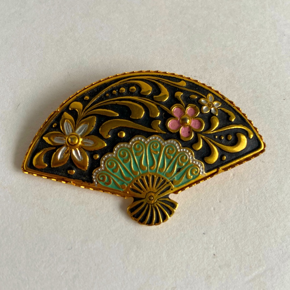 Vintage Asian Inspired Fan Enameled Gold Tone Brooch - Gem